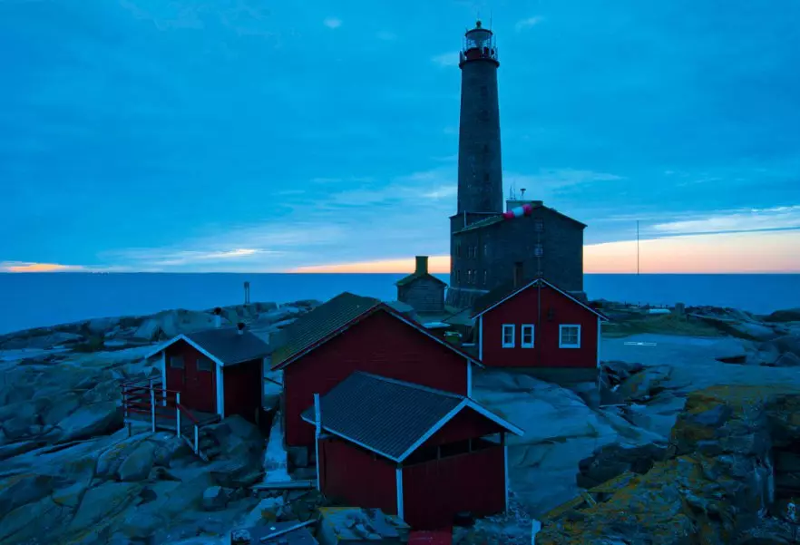 Lighthouse Bengtecher: Lub teeb los ntawm yav dhau los