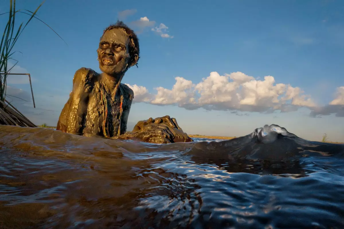 Lake Discord: วิธีการกีดกันโอกาสหลายพันคนเพื่อความอยู่รอด