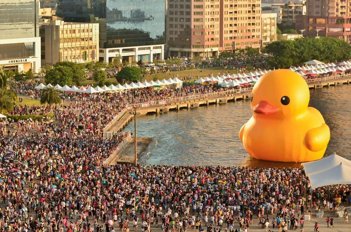 Giant Gummi Duck sejlede i USA