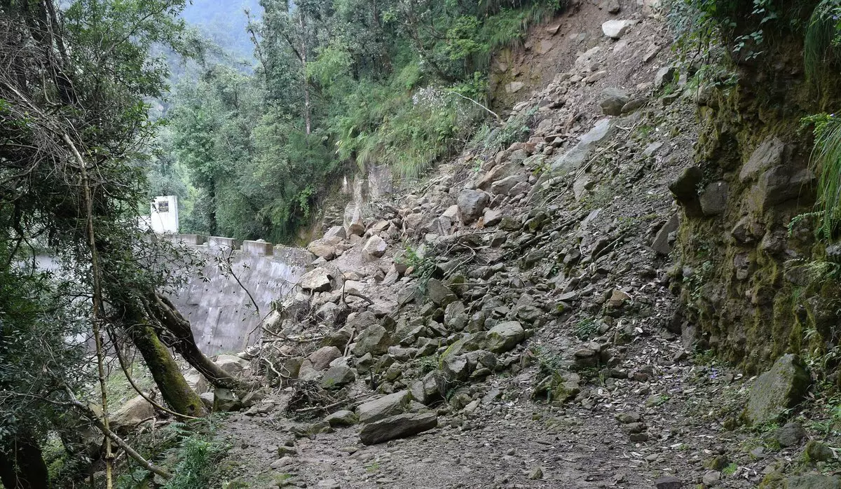 Gigantski klizište gotovo je uzeo kuću u ponor: video