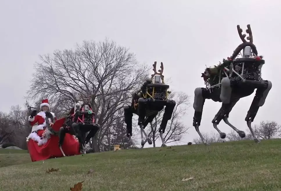 Ang Santa Claus nagpakita sa mga robot