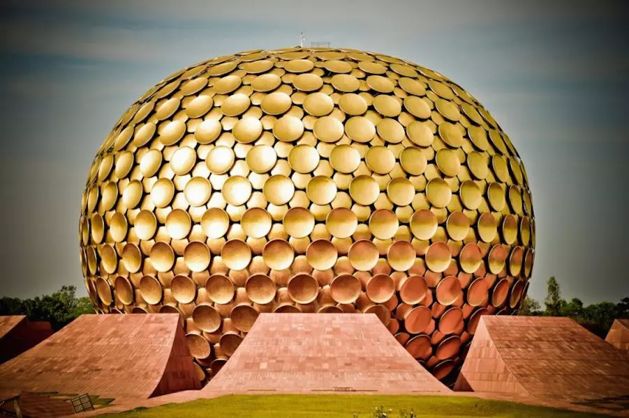 Auroville: Y ddinas ddieithr ar y ddaear