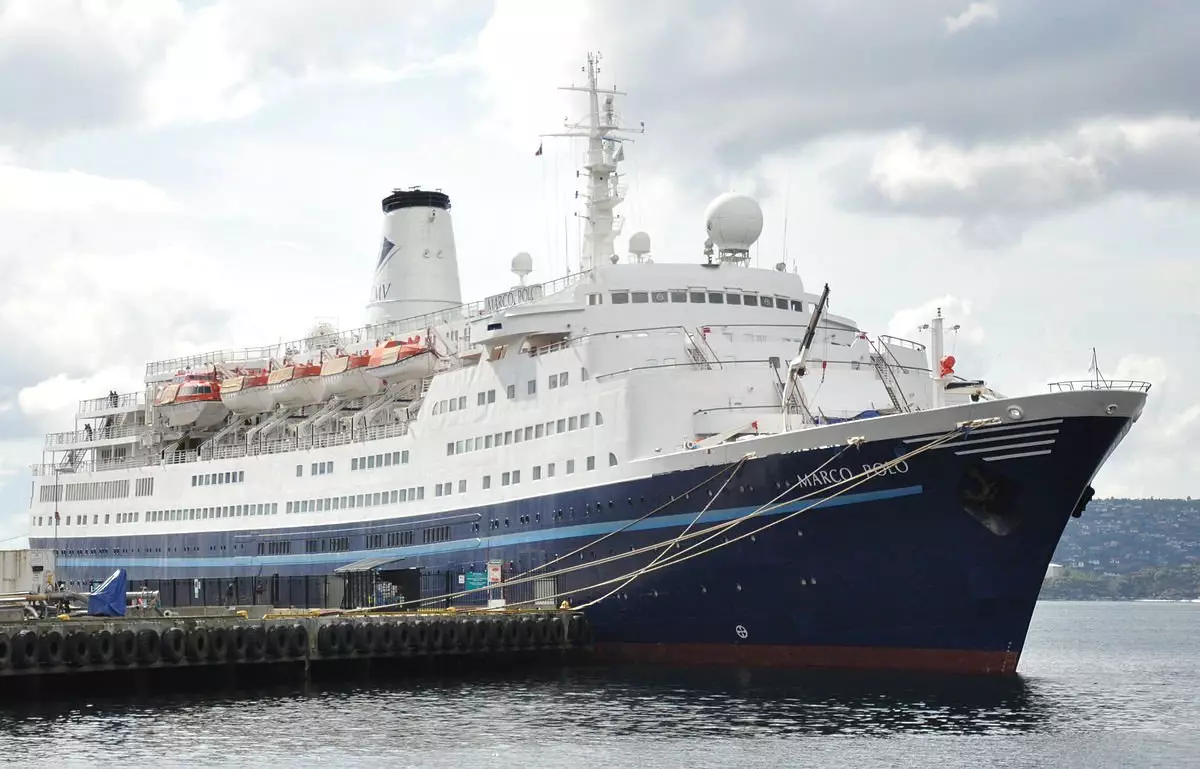 Pensjonant beda jitilgħu wara l-cruise liner