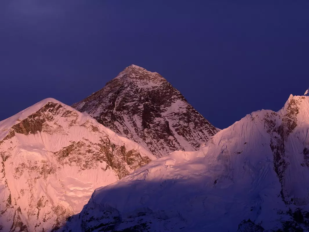 चार दिनों में एवरेस्ट में तीन लोग मारे गए