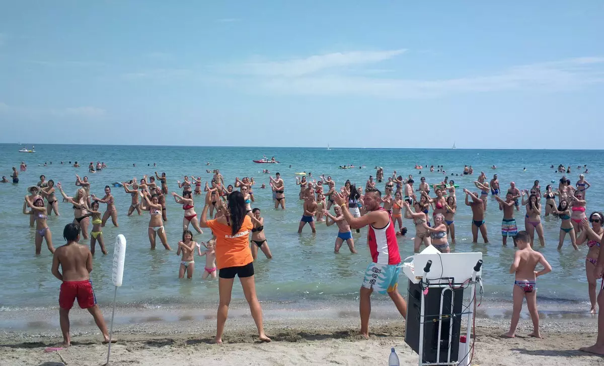 Co się stanie, jeśli wszystkie mięśniowe będą jednocześnie idą na plażę