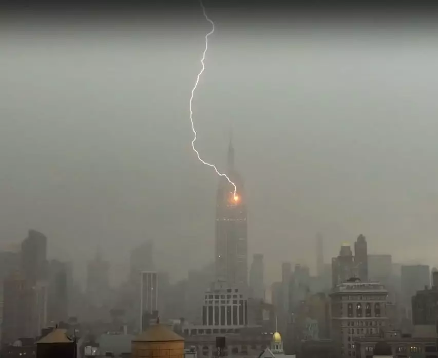 Relámpagos en Empire State Building: Video