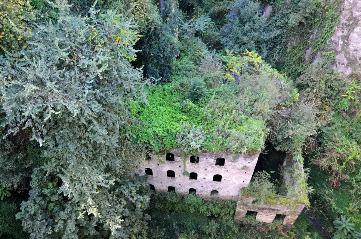 Vall mort de molins: pau sense la gent