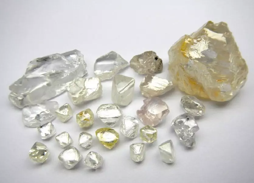 In Angola baute zufällig eine Straße aus Diamanten