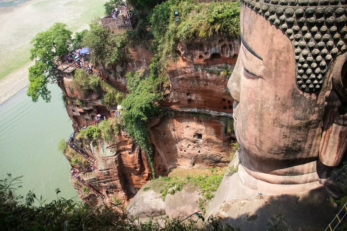 In China, 600-jarige Boeddha verborg zich op de bodem van het reservoir