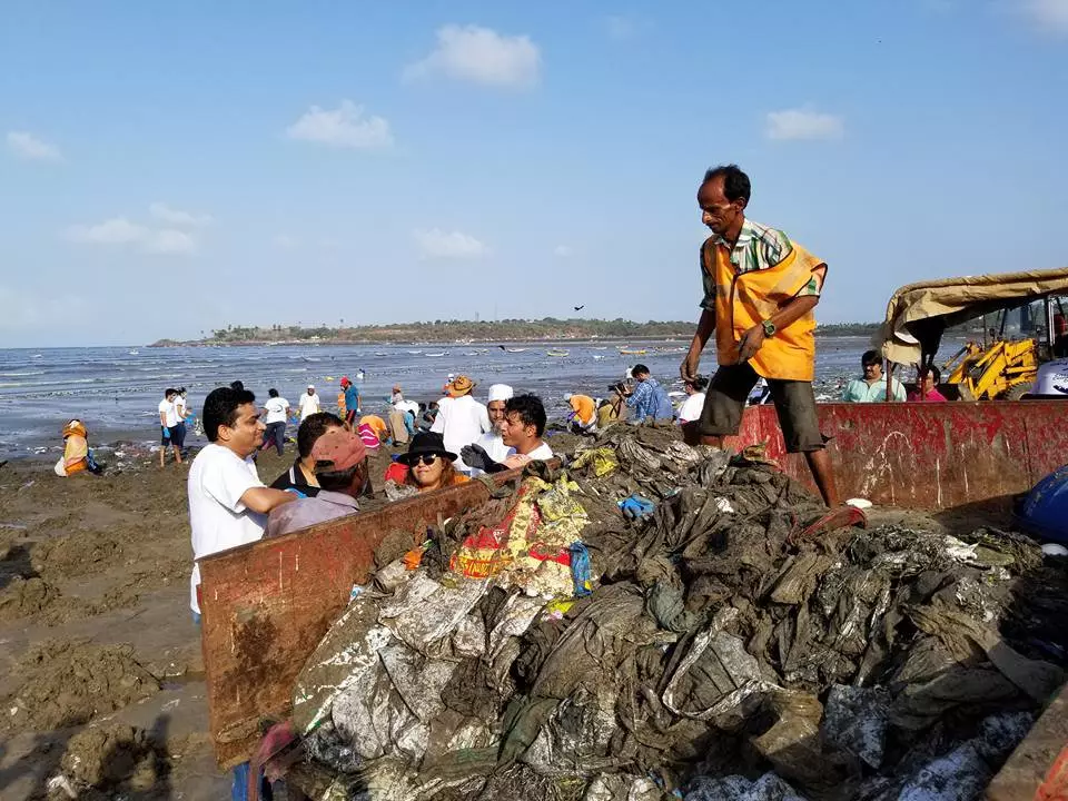 5000 tonnes de déchets retirés de la plage: Indian vidéo