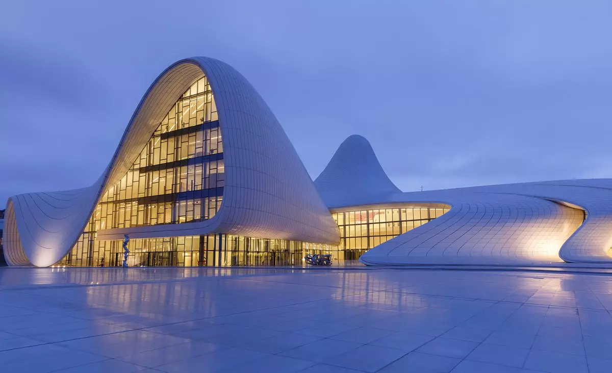 Zha Hadid in EE oba - Center Heydar Aliyev