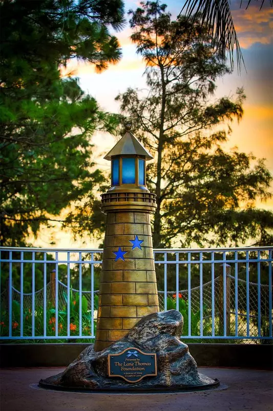 Lighthouse ya matumaini, upendo wa mwanga: Memorial katika Hifadhi ya Disney