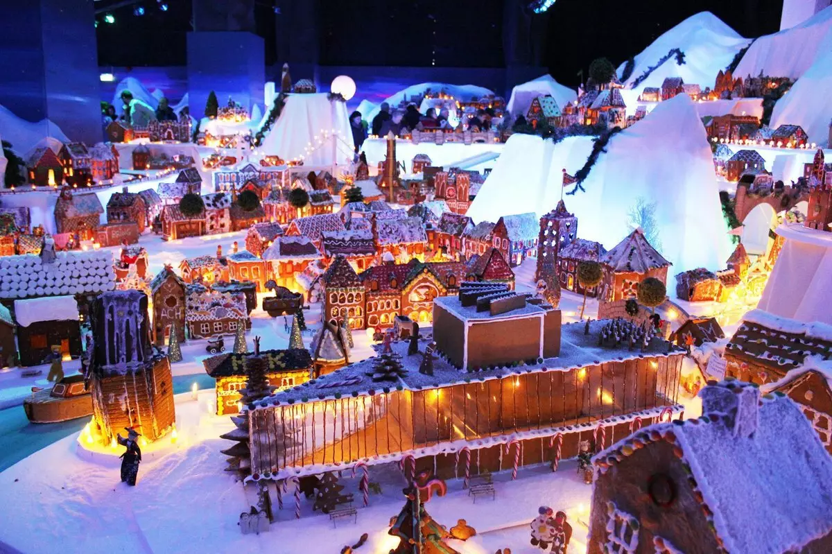 I Norge, bygg en by fra Gingerbread: Foto og video