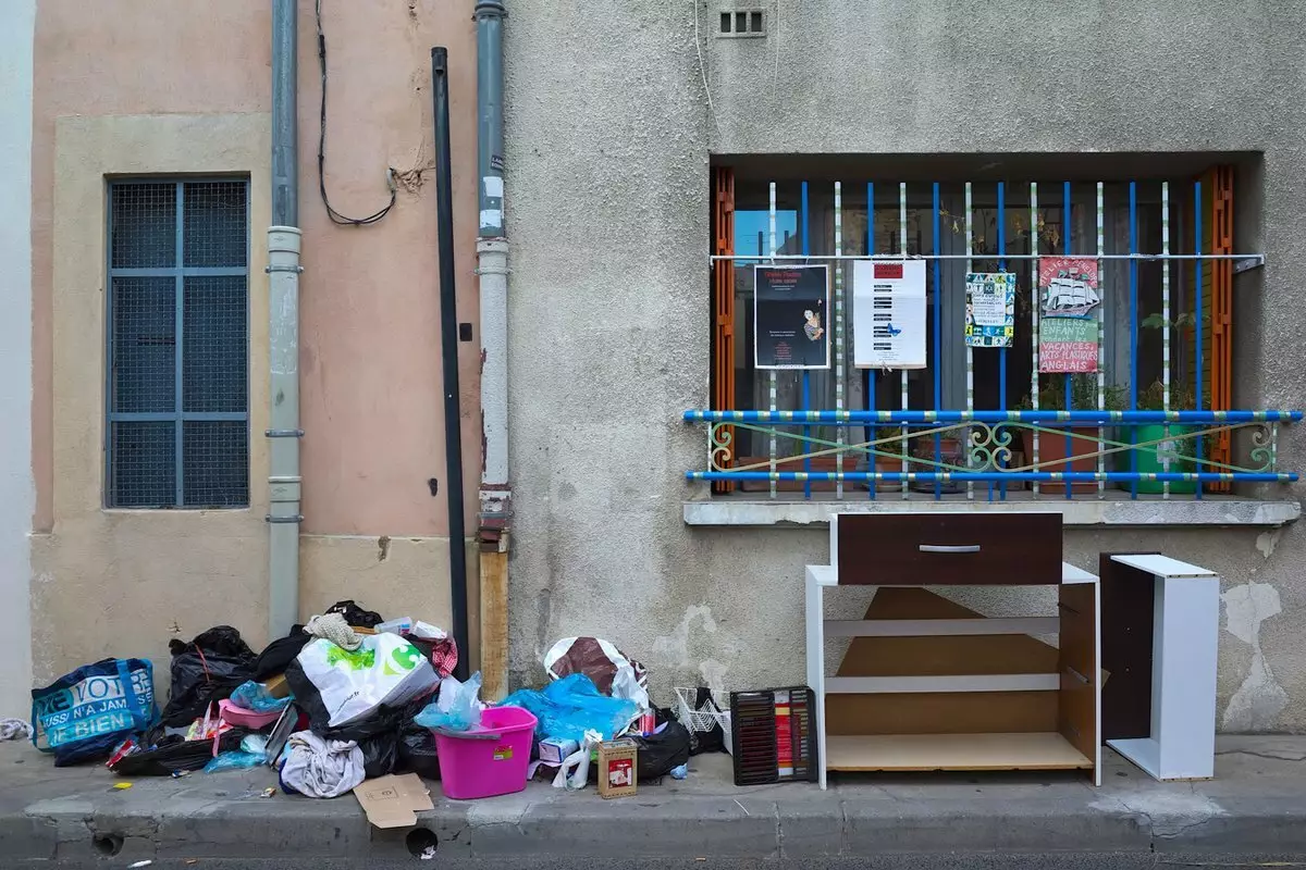 Kedu ihe kpatara switzerland na-aga tufuo ihe mkpofu na France?