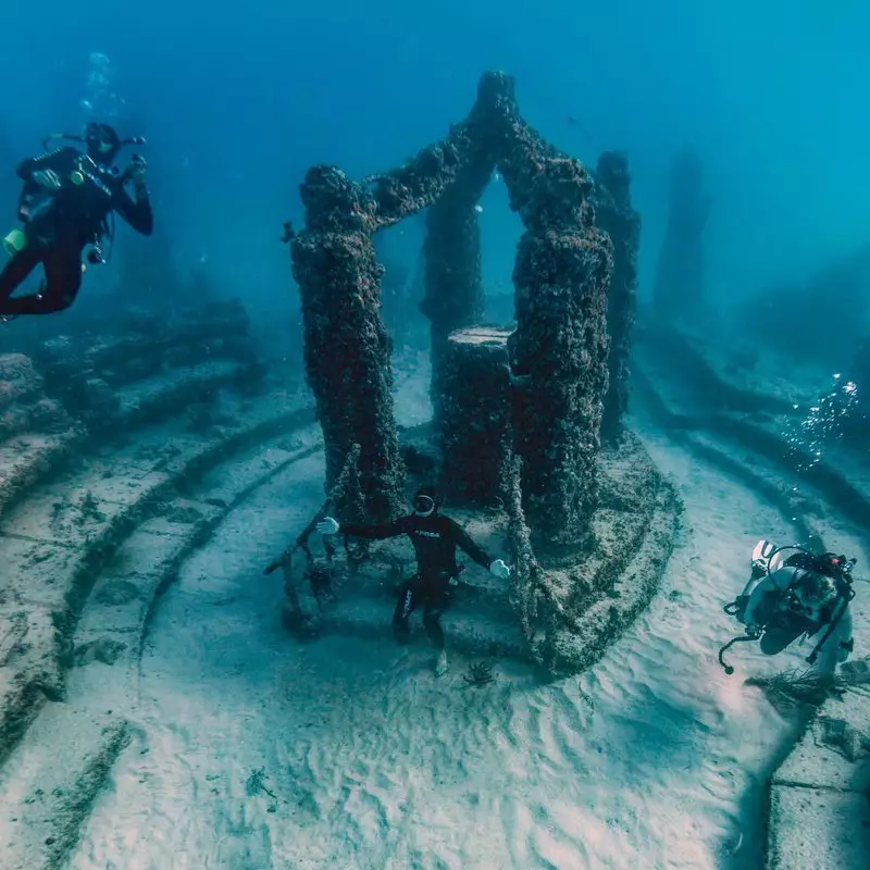 Neptune ອະນຸສອນກ່ຽວກັນ: ໃນໂລກການ Cemetery underwater ທໍາອິດ