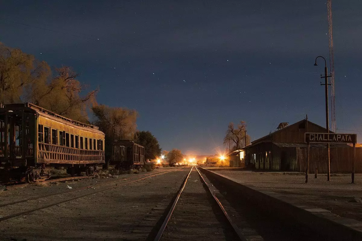 "Crossroads of Worlds" di galeri foto klasik