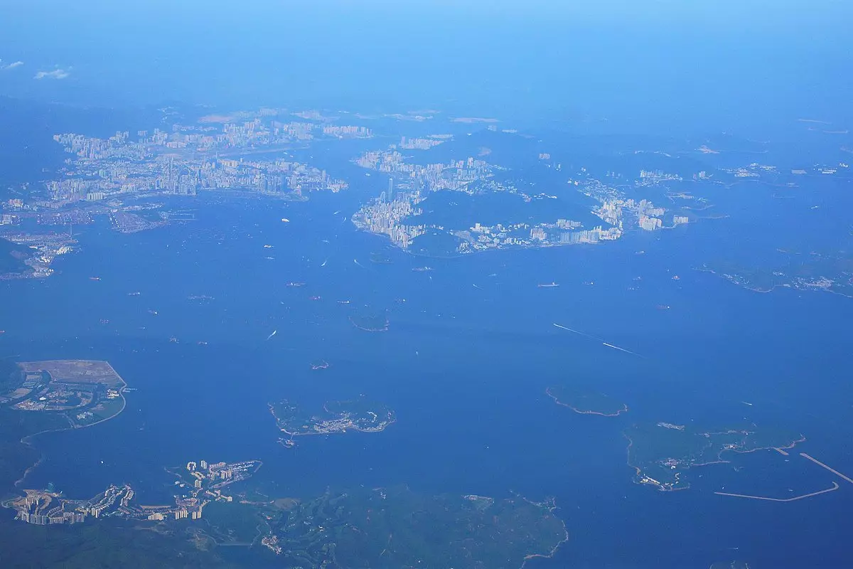 香港が原因土地の重要な不足のために人工島を作成する必要があります