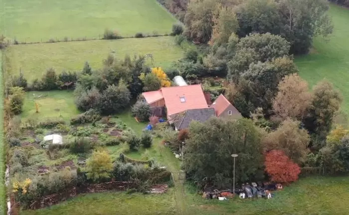 Sa Netherlands, ang pamilya siyam nagtago didto sa sa salog gikan sa Apokalipsis