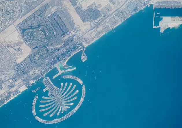 Дубай, ISS-57.jpg