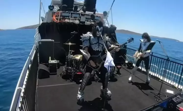 KISS group arranged a sea concert for sharks, but the target audience did not sail