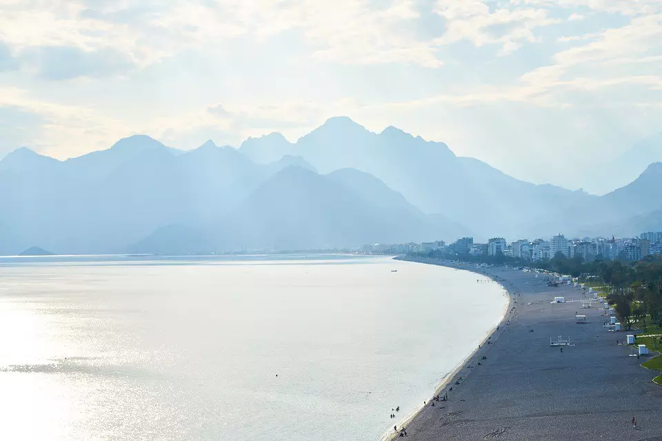 Einer der besten Strände von Antalya - Cognale - verschwinden