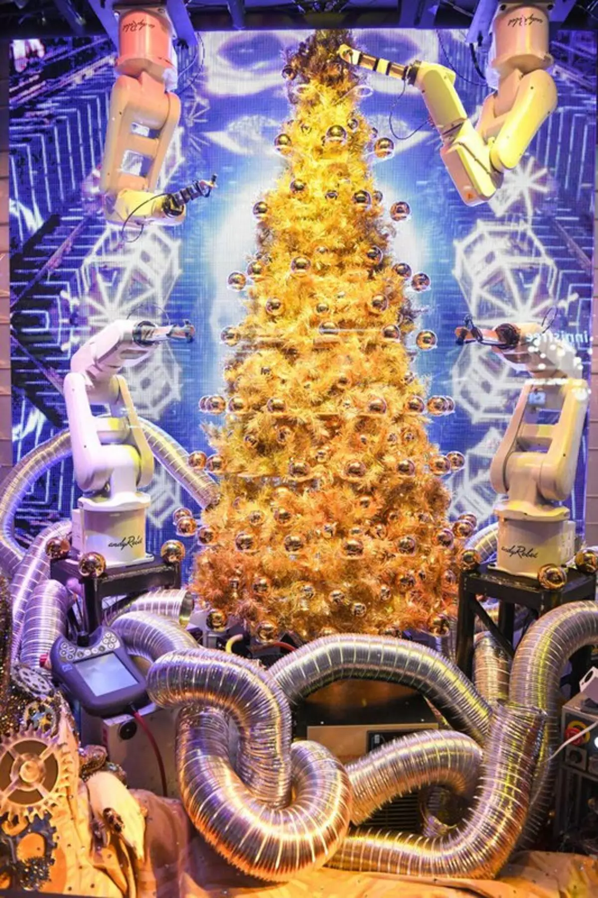 Les robots d'artistes créent une atmosphère de Noël: vidéo