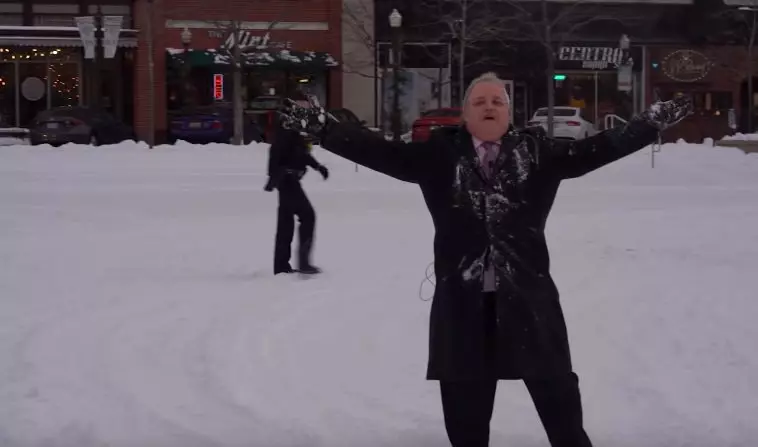 57 anni dopo, un divieto del gioco nella palla di neve è stato rimosso nell'hiro. I residenti della città sono felici!