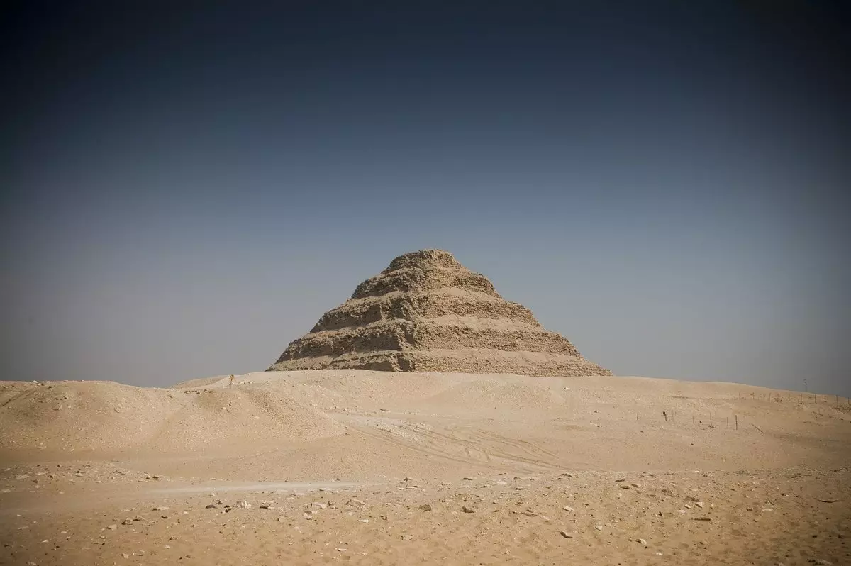 Egipto ireki zen piramide zaharrena bisitatzera