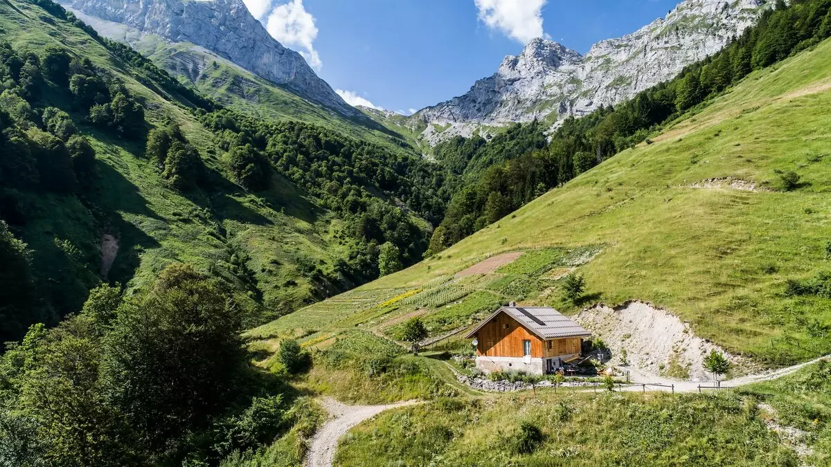 Domaine Clarins, Alps