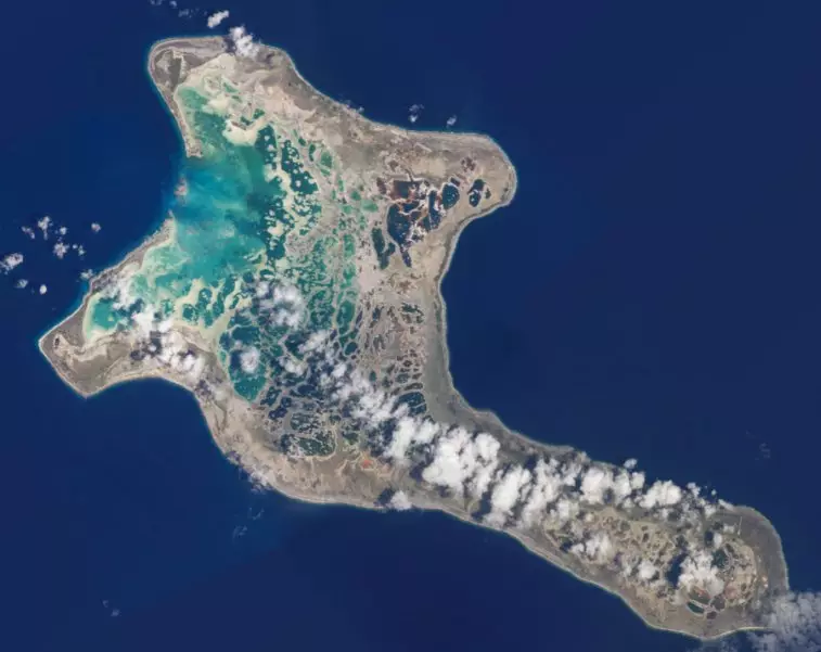 Kiribati - El único estado en la Tierra, ubicado en los cuatro hemisferios.