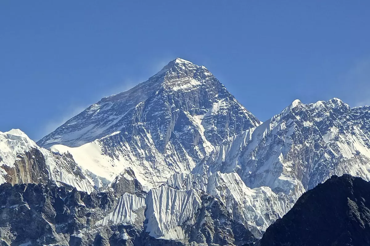 Everest ishte më e lartë se sa ishte menduar më parë