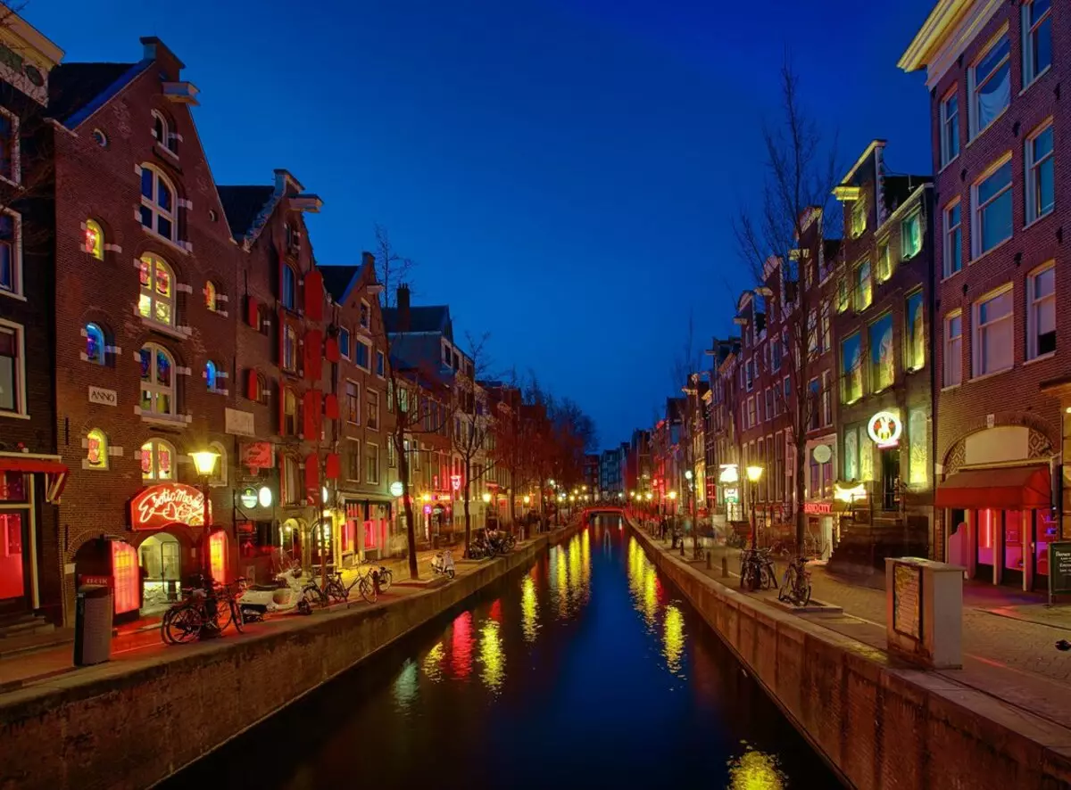 Crveno svjetlo četvrtine na periferiji Amsterdama