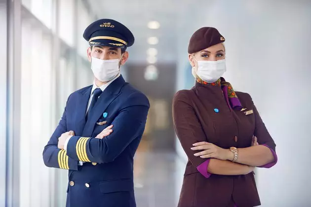 Totes Etihad Airways 'Pilots de funcionament i equip de la cabina són vacunats contra Covid-19.jpg