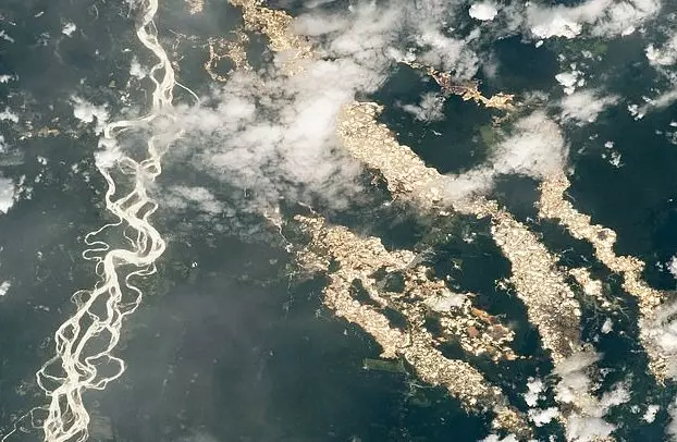 NASA-sepakapakeng fota "Golden Rivers" ea Peru Amazonia ho tswa boto ya iss pyar