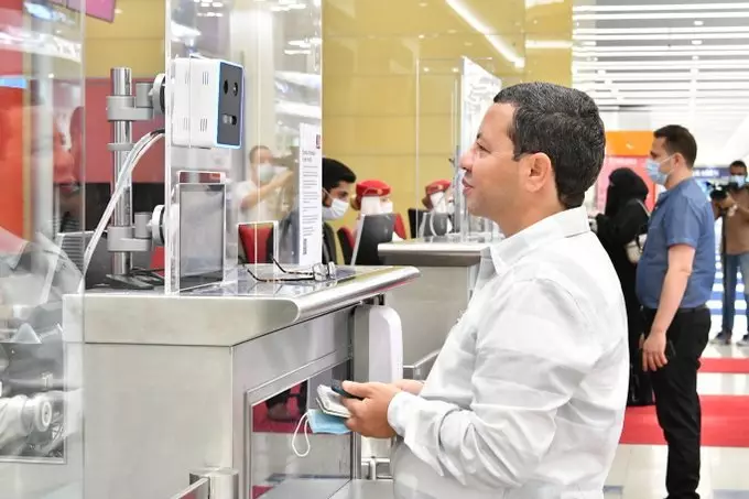 Control de pasaportes durante 5 segundos: en los aeropuertos de Dubai introdujeron un nuevo sistema de reconocimiento