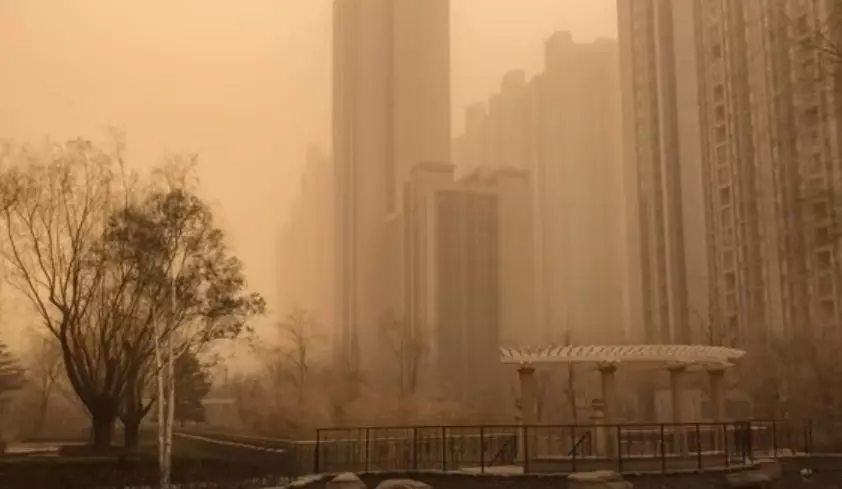 "Bu dünyanın sonu kimi görünür." Beijing ən güclü qum fırtınası əhatə