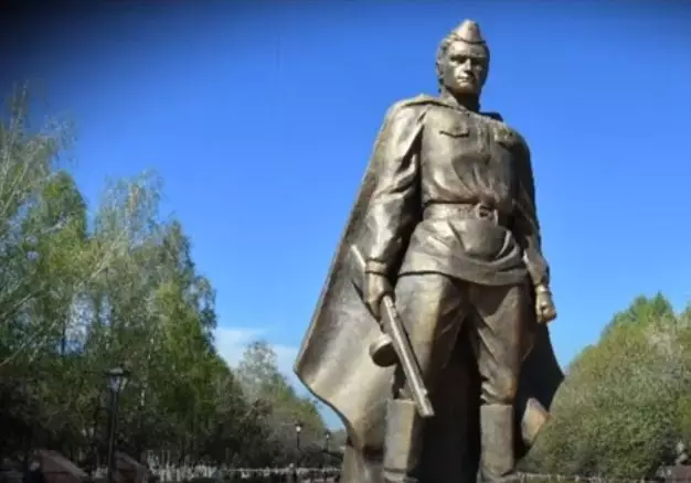 En Tatarstan, un monumento ao Libertador, feito de material refractario queimado