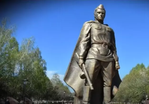 En Tatarstan, monumento al la liberiganto, farita de refraktata materialo bruligita