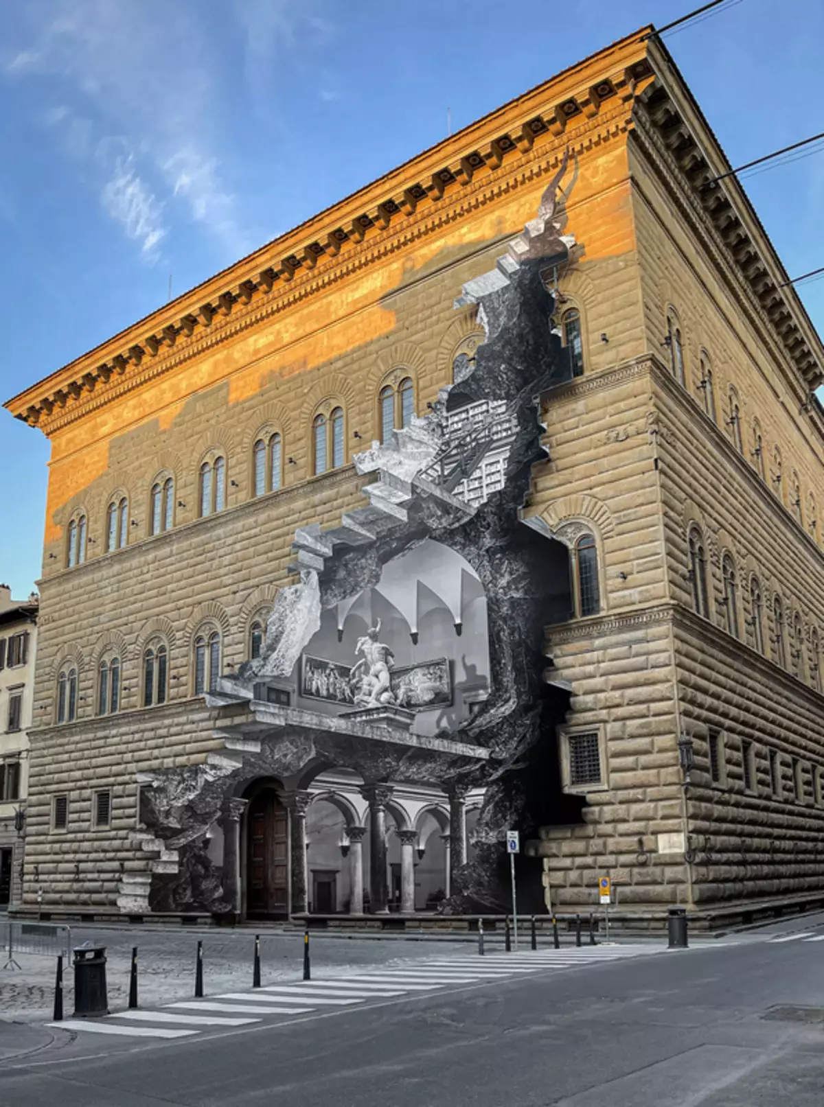 Ang sakit na artist ay lumikha ng isang optical illusion sa harapan ng Florine Palace