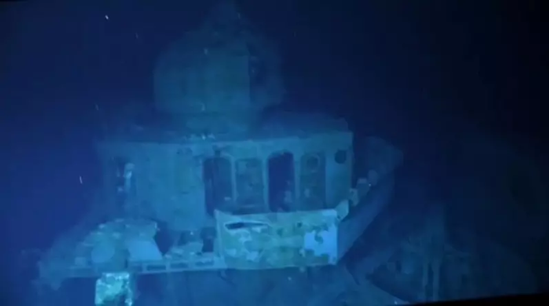 Forskare begick en rekord djup nedsänkning till det sjunkna skeppet i andra världskriget