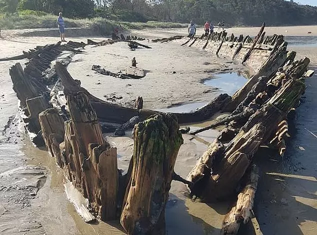 Najjači tuš je izložio brod XIX stoljeća, pokopan u pijesak na obali Australije