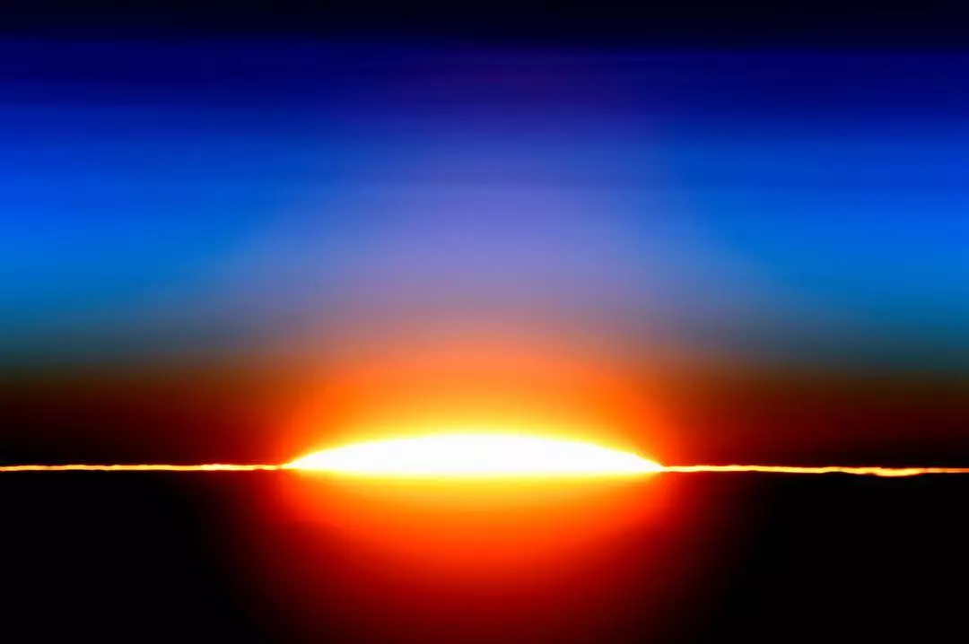 Ηλιοβασίλεμα από το διοικητικό συμβούλιο του ISS, η αόριστη ομορφιά του φεγγαριού και άλλων ειδών χώρου