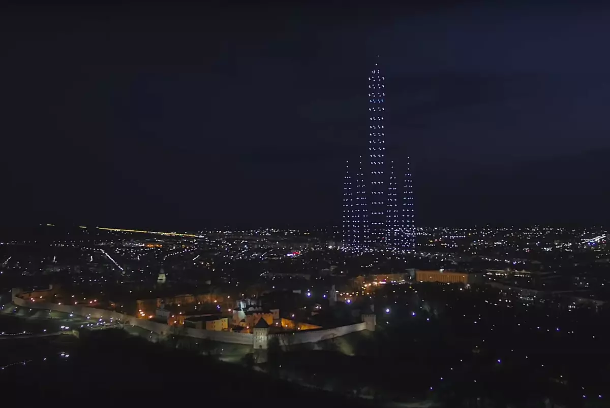 В Велики Новгород, те пусна "космическа ракета" от безпилотни самолети: завладяващ видео