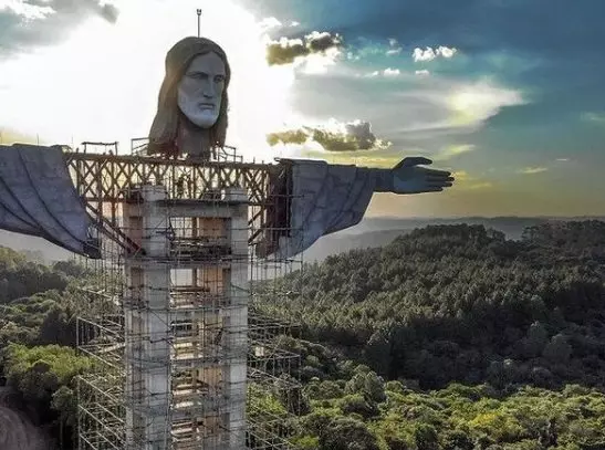 Brezilya, yeni bir Mesih heykeli inşa ediliyor. Rio de Janeiro'daki Kurtarıcı'nın üstünde olacak