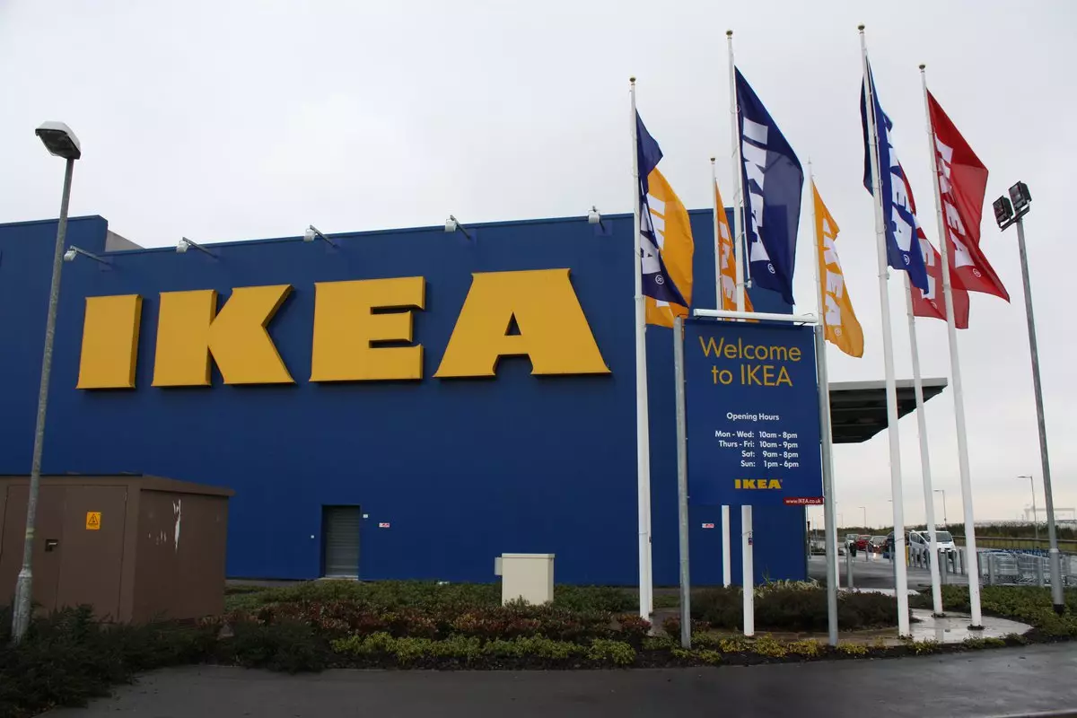 Toko Ikea ing Rusia menyang Energi Surya