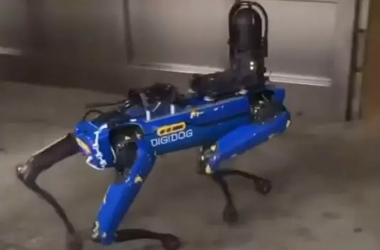 Roboboss Boston Dynamics vystřelil z New York Policie