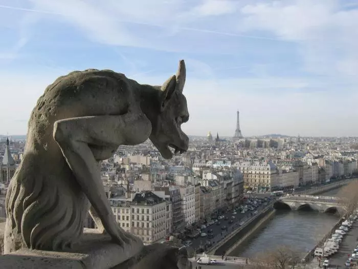 Nggunakake Gargool: Nawarake saka Katedral Paris Wanita Kita