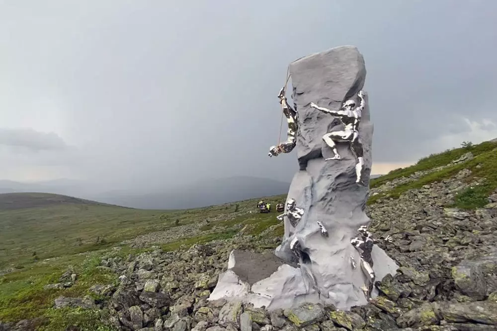 Ilitye lesikhumbuzo kwi-Turgroup engekho mthethweni lasekwa kwi-Dyatlov's Pass