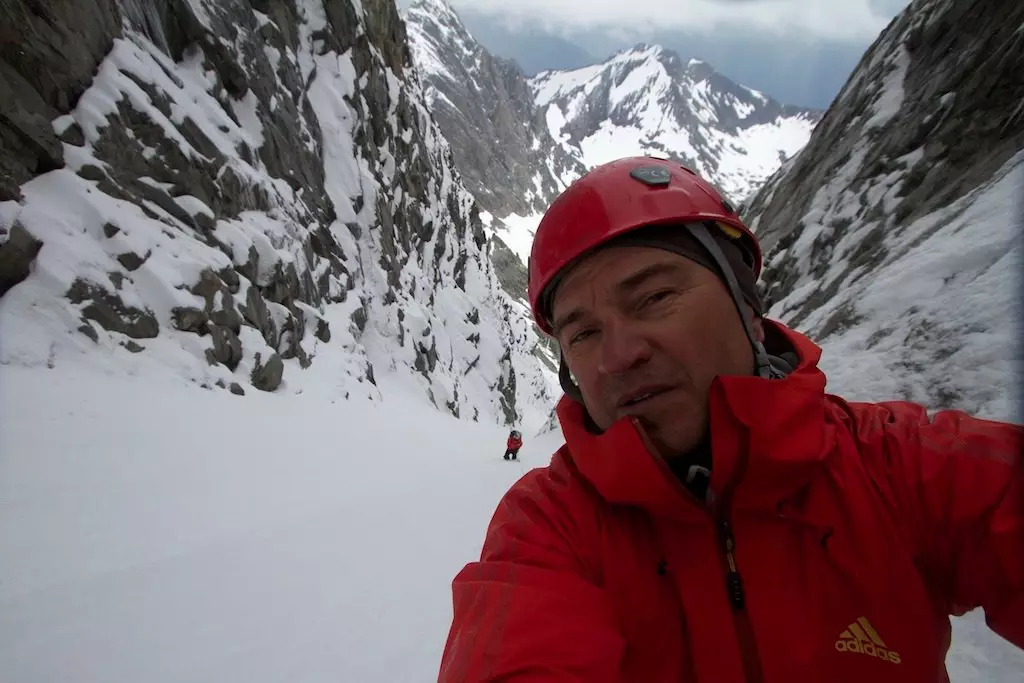 Alpinists Alexander Alexander Rushkin болон vyacheslav Ivanov нь Перу хотод нас барав