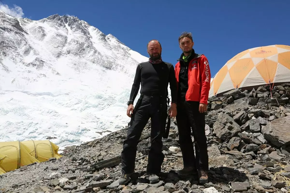 Op Everest an 17 Joer al: de Rekord vum russesche Kletber